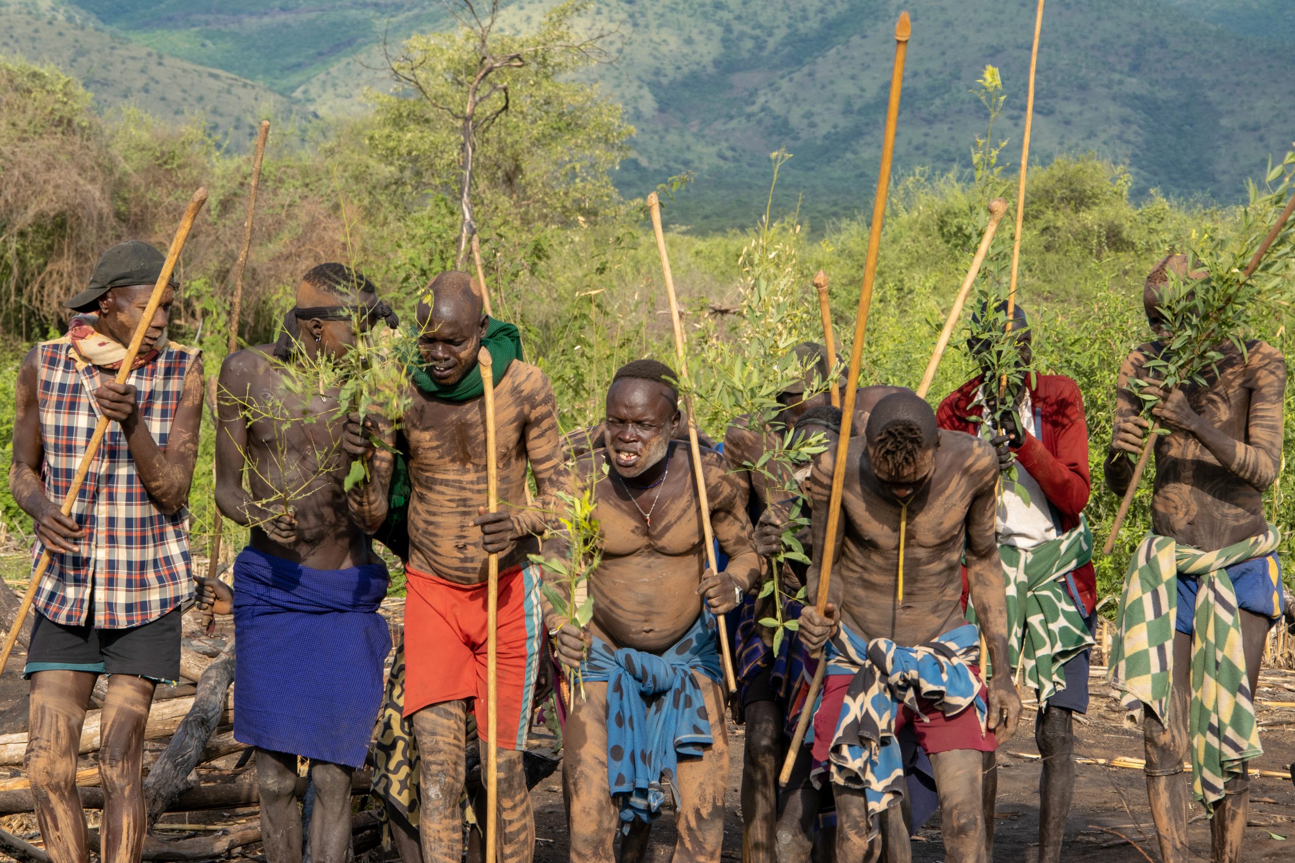 La Donga, el ritual de los Surma y los Mursi - SíaTodo