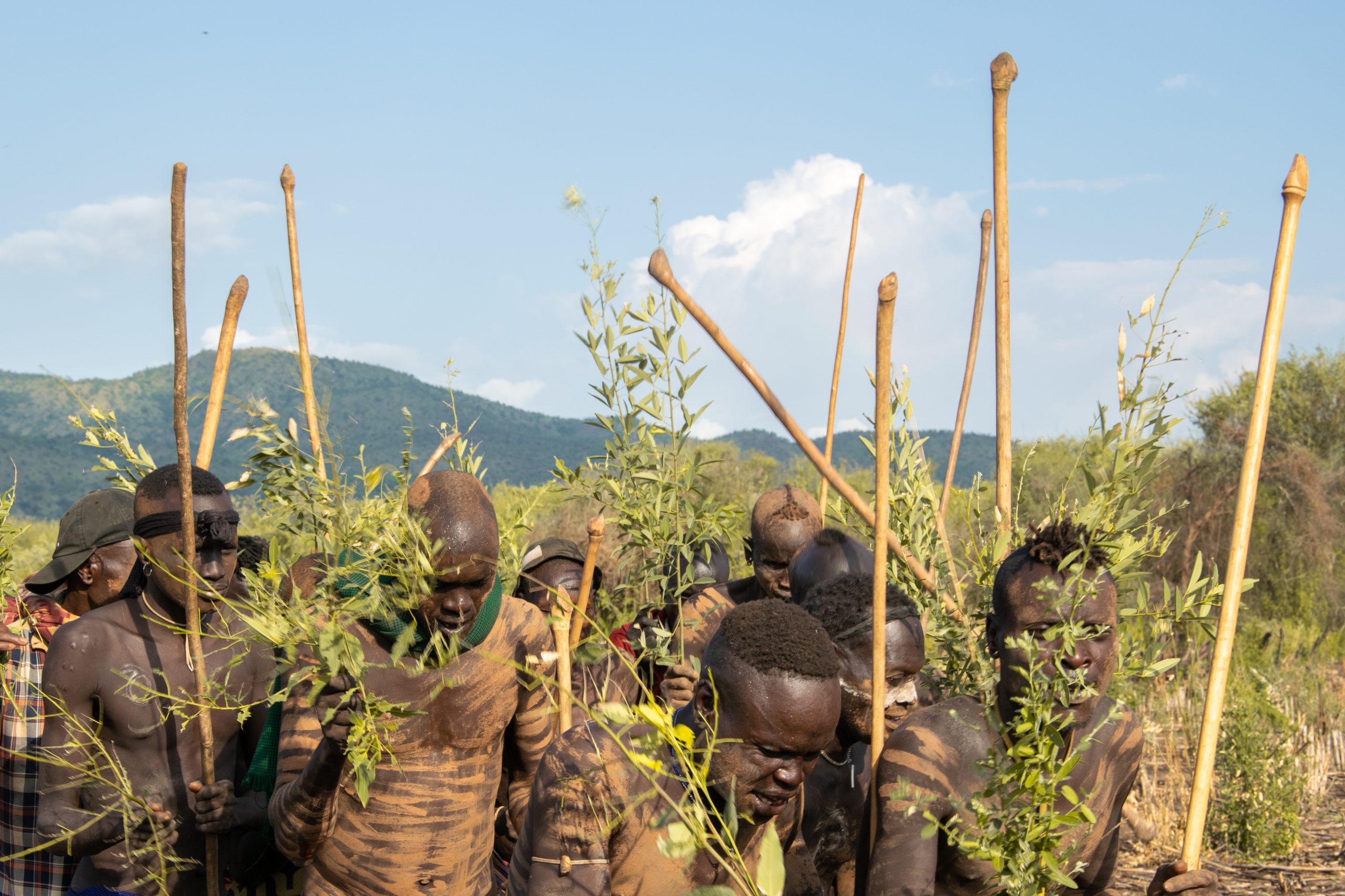 La Donga, el ritual de los Surma y los Mursi - SíaTodo
