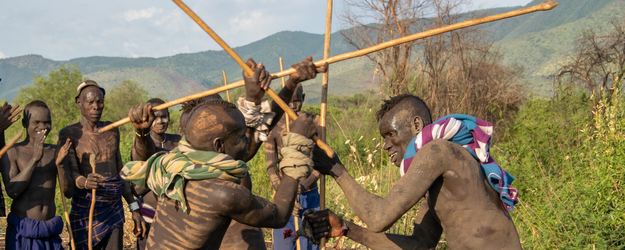 La Donga, el ritual de los Surma y los Mursi - SíaTodo