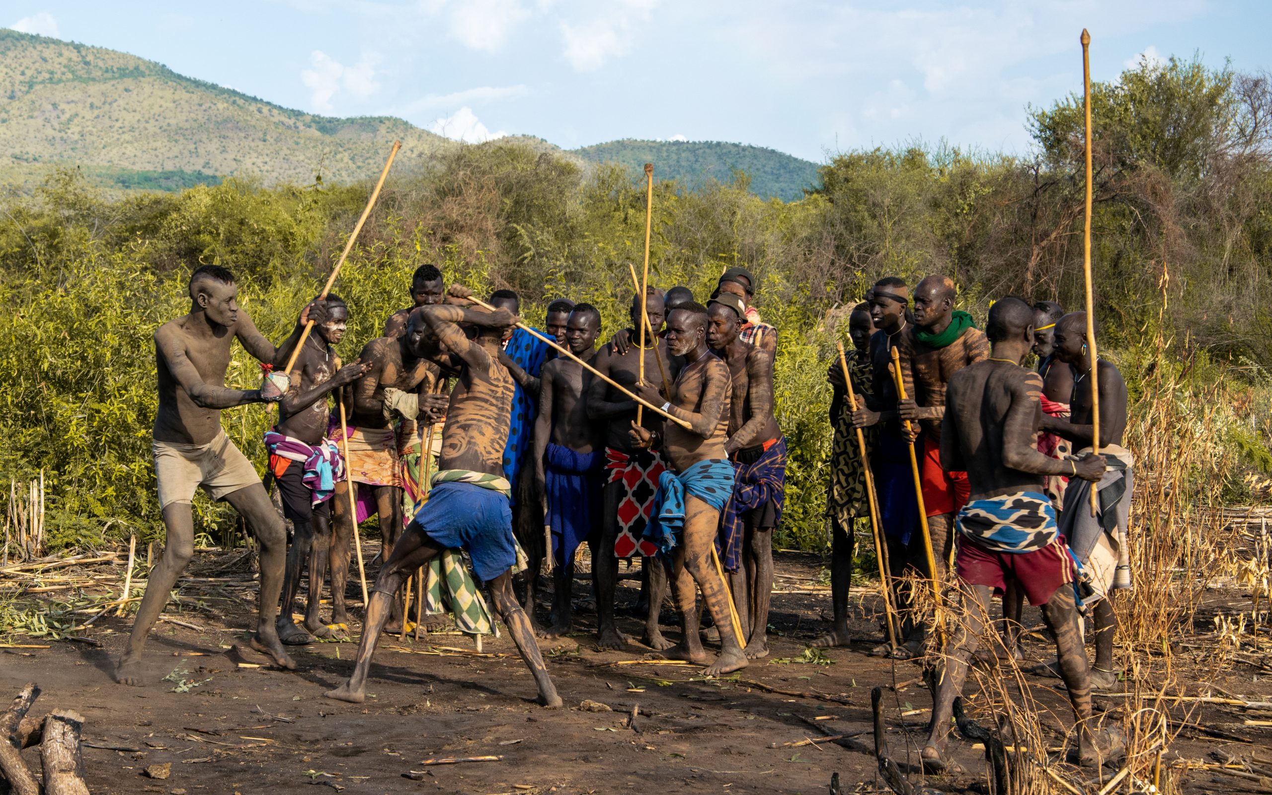 La Donga, el ritual de los Surma y los Mursi - SíaTodo