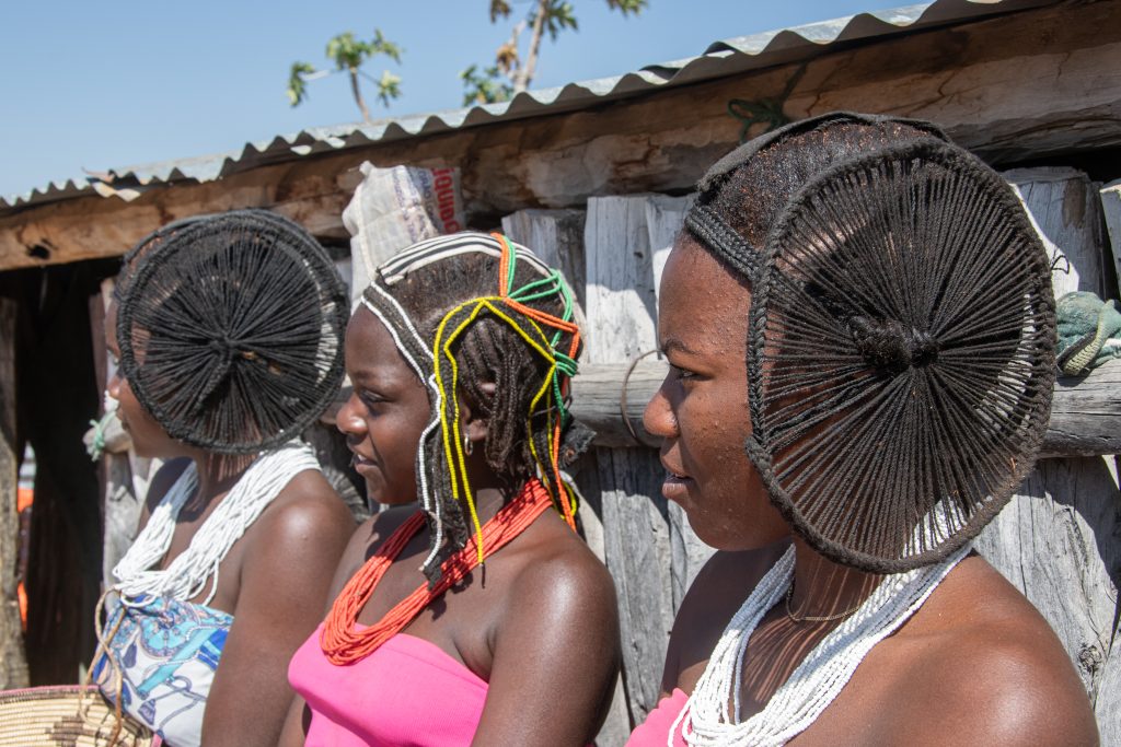 Los Humbi de Angola: peinados parabólicos y cultura ancestral - SíaTodo
